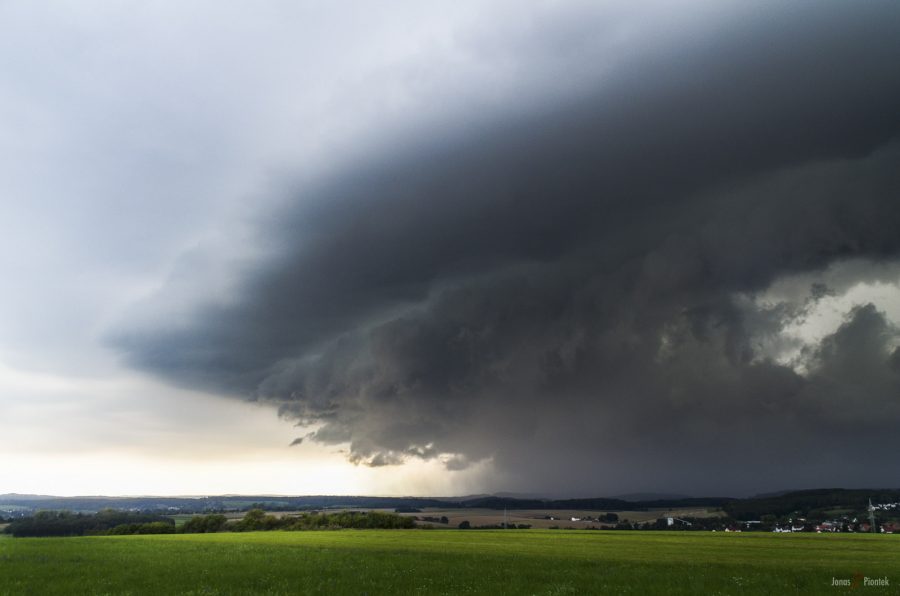 The Life of a Storm Chaser - Nature TTL