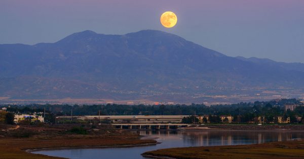 How to Predict and Photograph the Perfect Moonrise - Nature TTL
